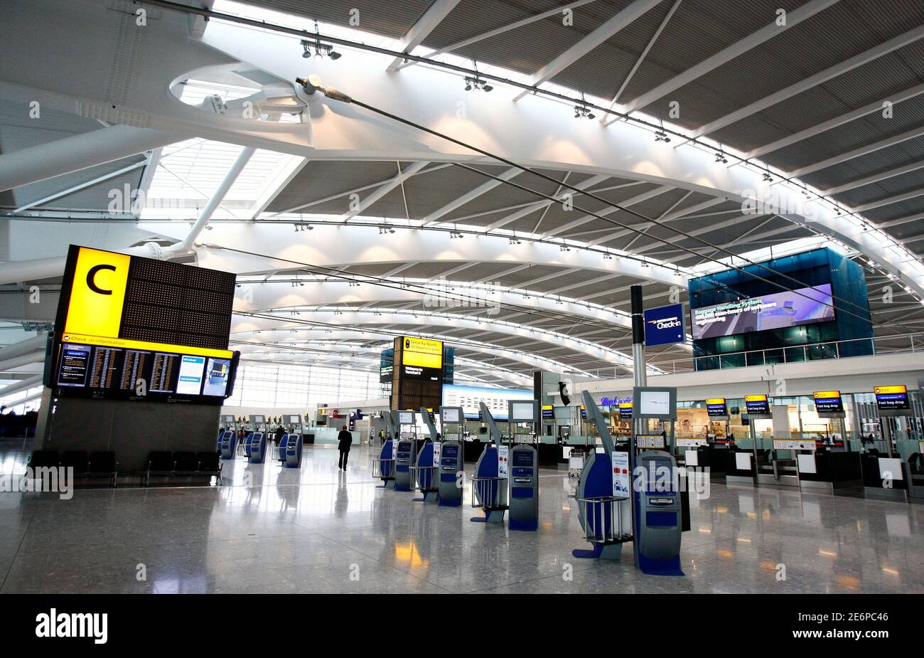 Check In Hall Terminal Heathrow Airport High Resolution Stock ...