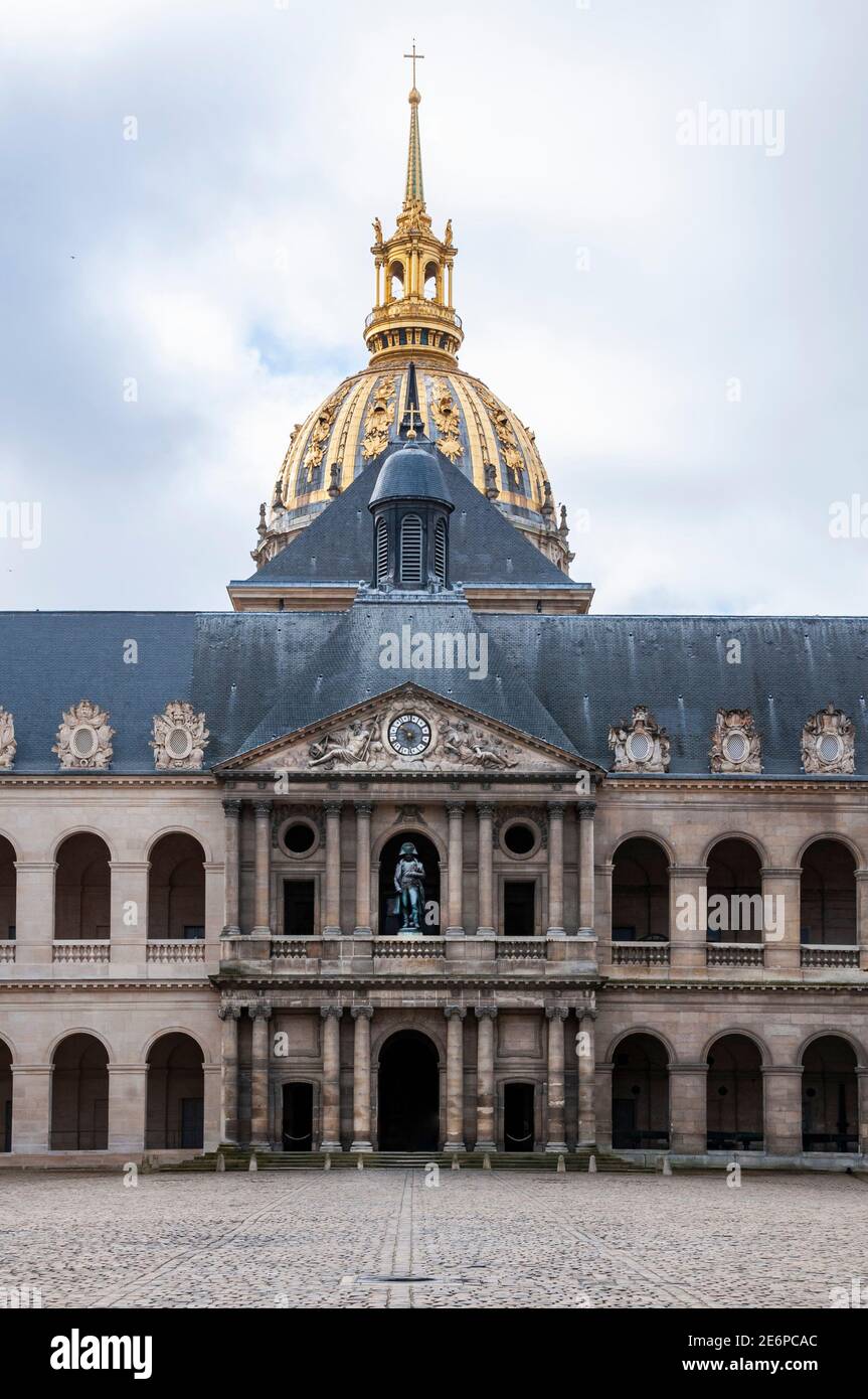 Front facade of Les Invalides museum (previously known as Hotel des ...