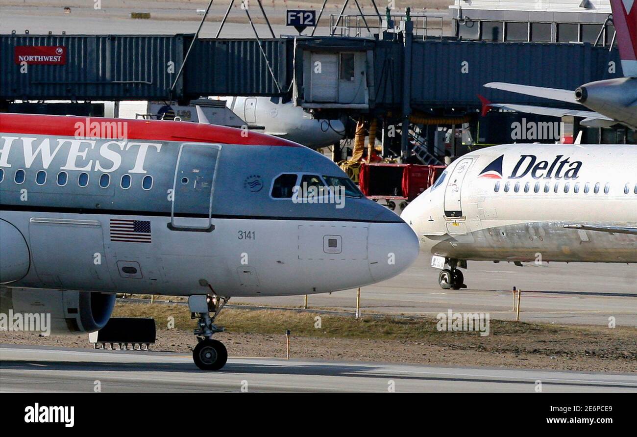 Minneapolis airport delta hi-res stock photography and images - Alamy