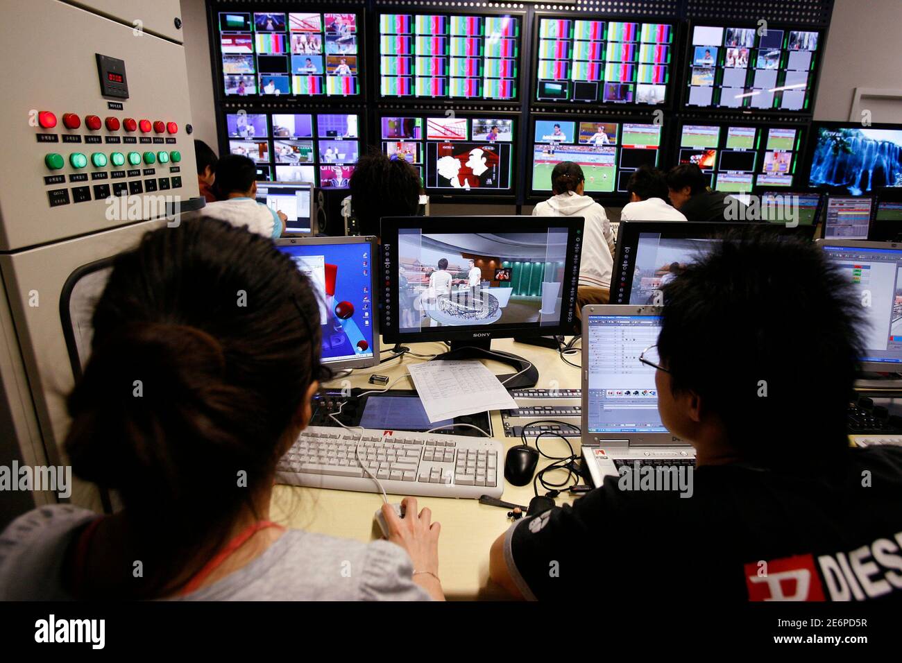 Central control room monitor hi-res stock photography and images - Alamy