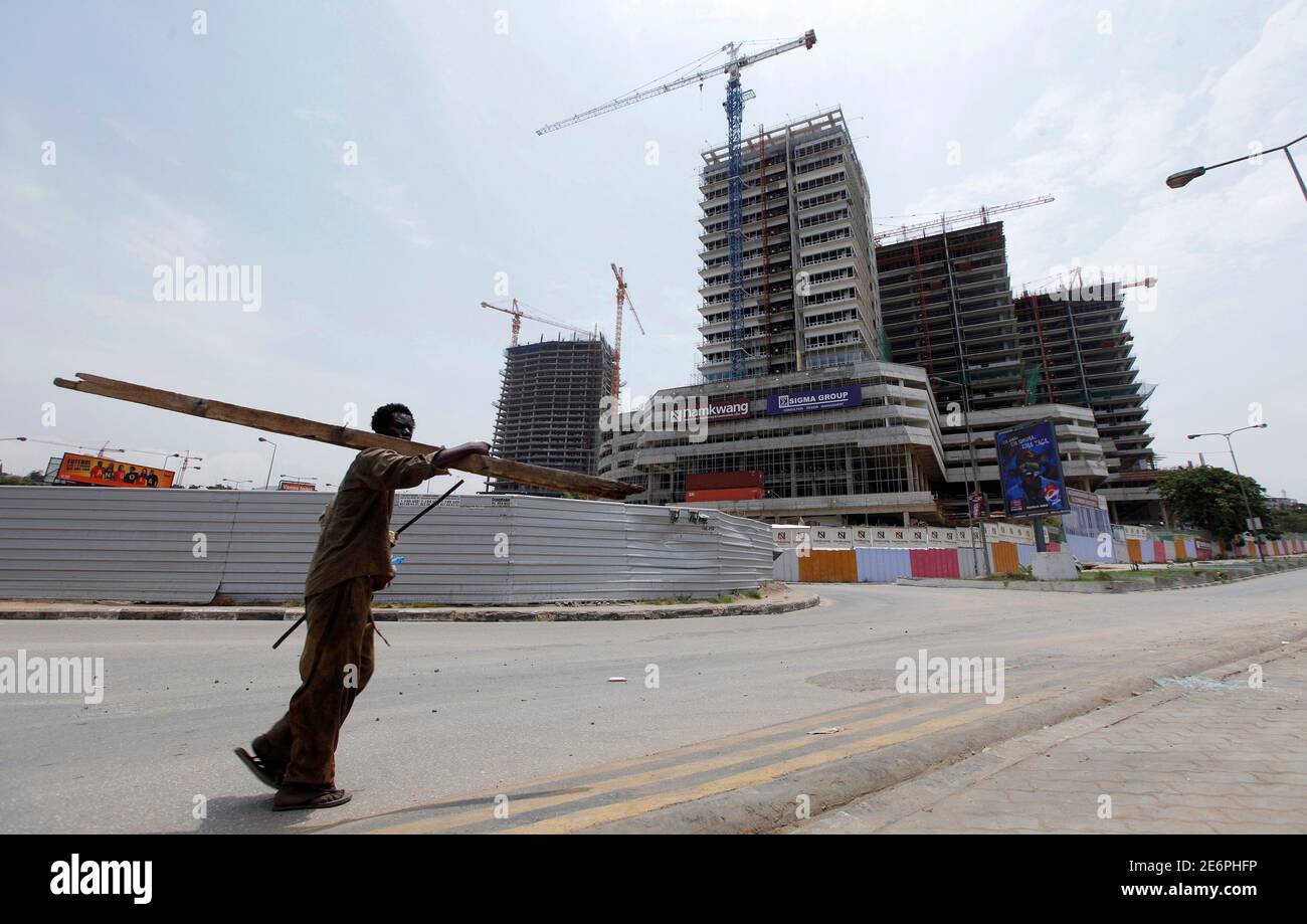 Angola construction site hi-res stock photography and images - Alamy
