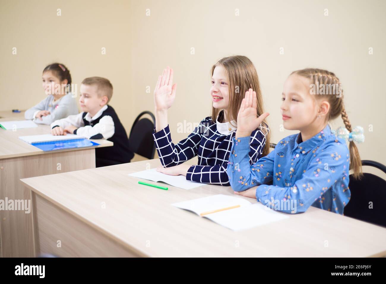Primary school children work together in class Stock Photo - Alamy