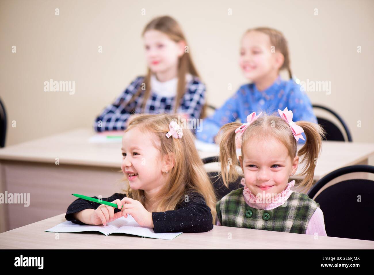 Primary school children work together in class Stock Photo - Alamy
