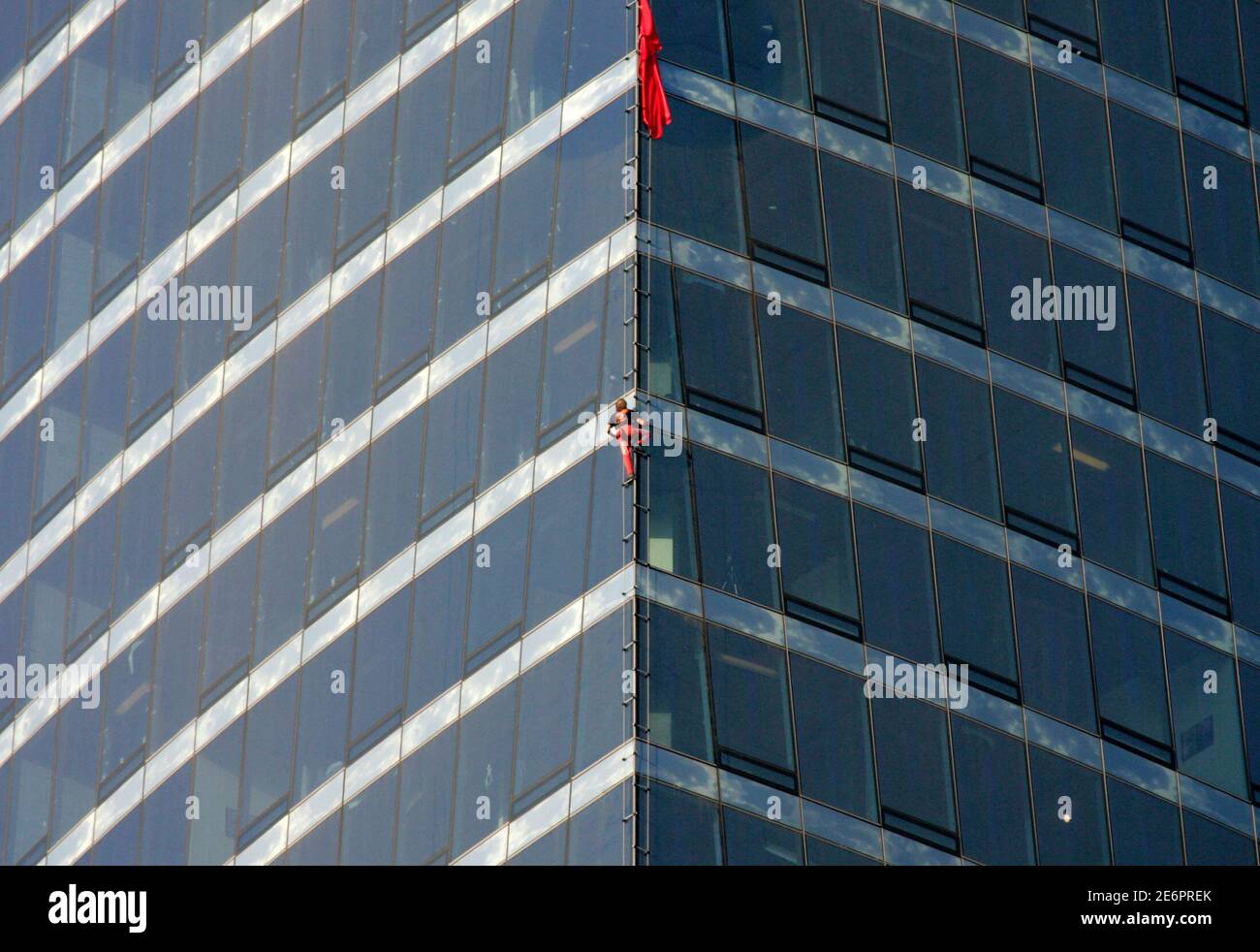 Climb eiffel tower hi-res stock photography and images - Alamy