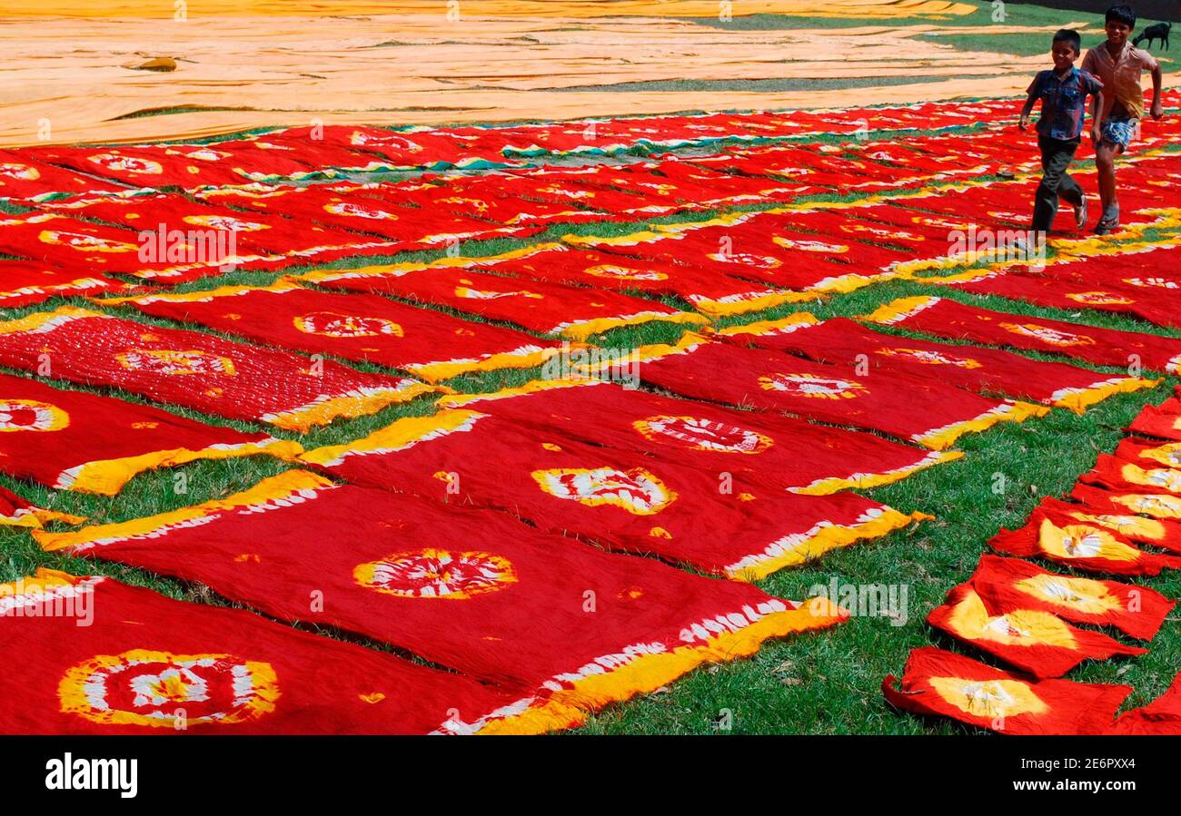 Chunari hi-res stock photography and images - Alamy