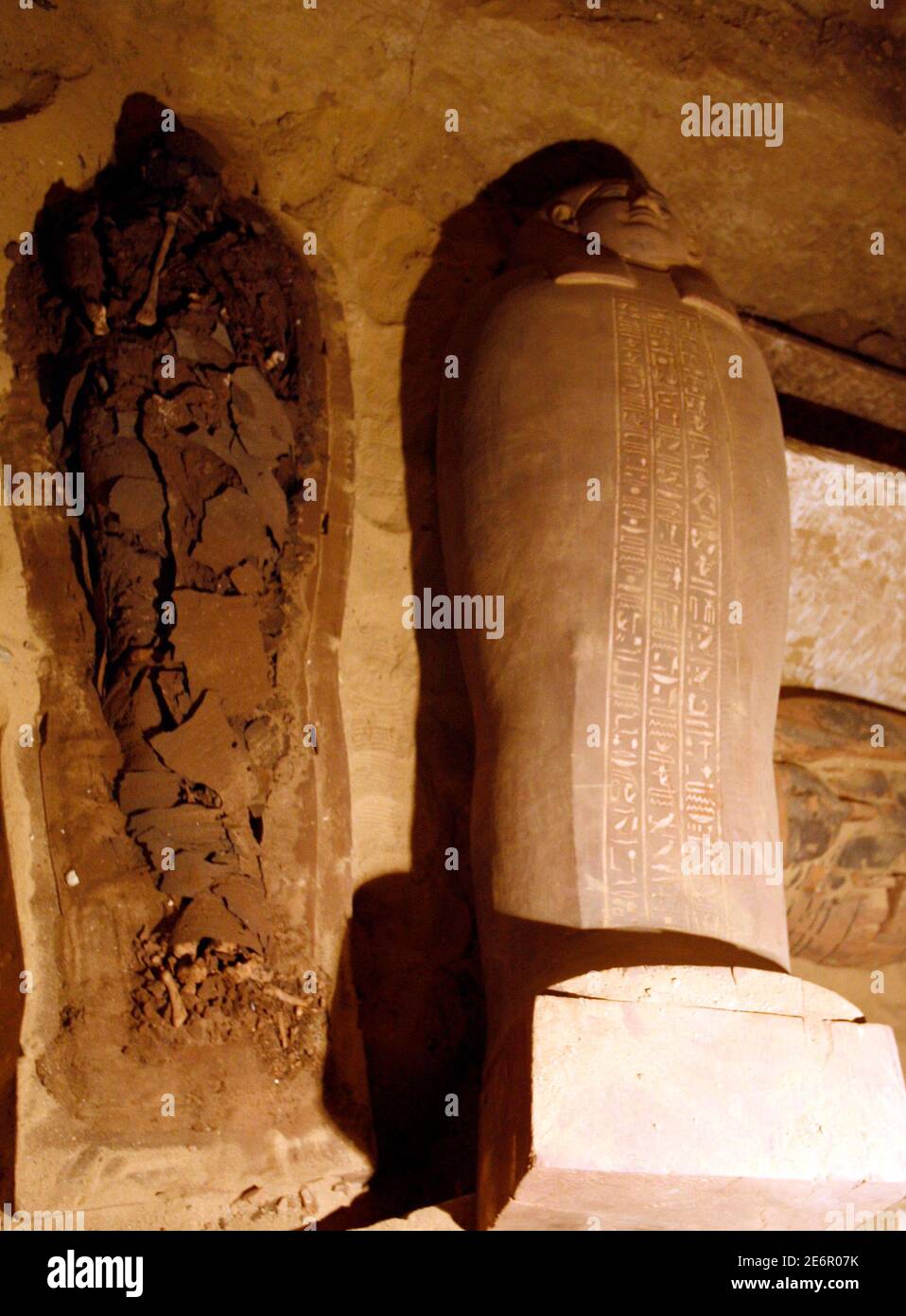 Chamber in step pyramid hi-res stock photography and images - Alamy