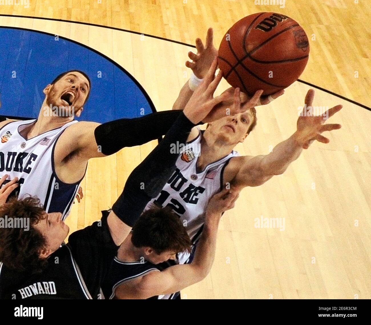 Action photos of basketball hi-res stock photography and images - Alamy