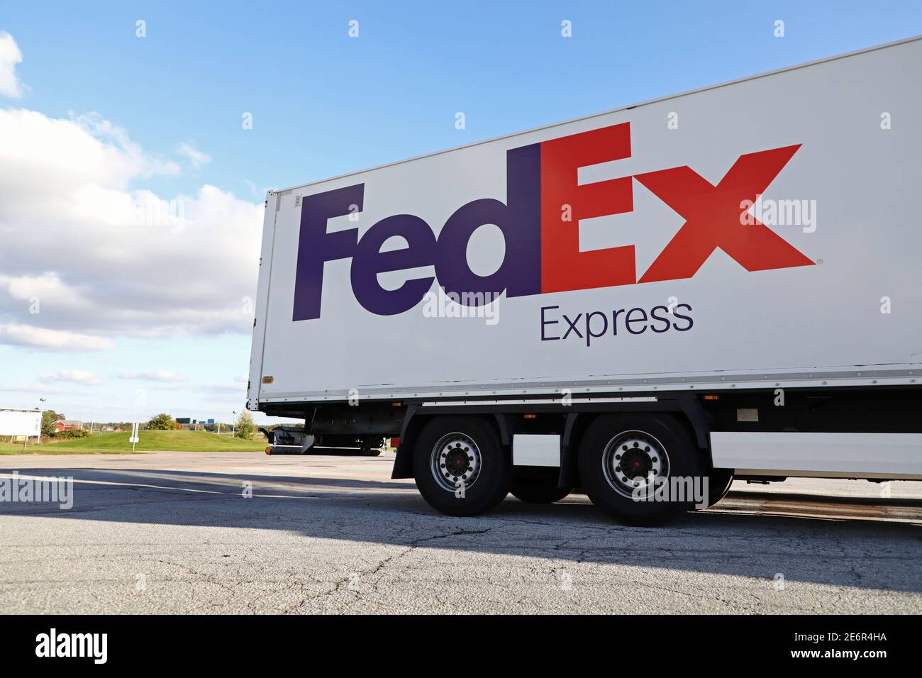 Federal express vehicle hi-res stock photography and images - Alamy