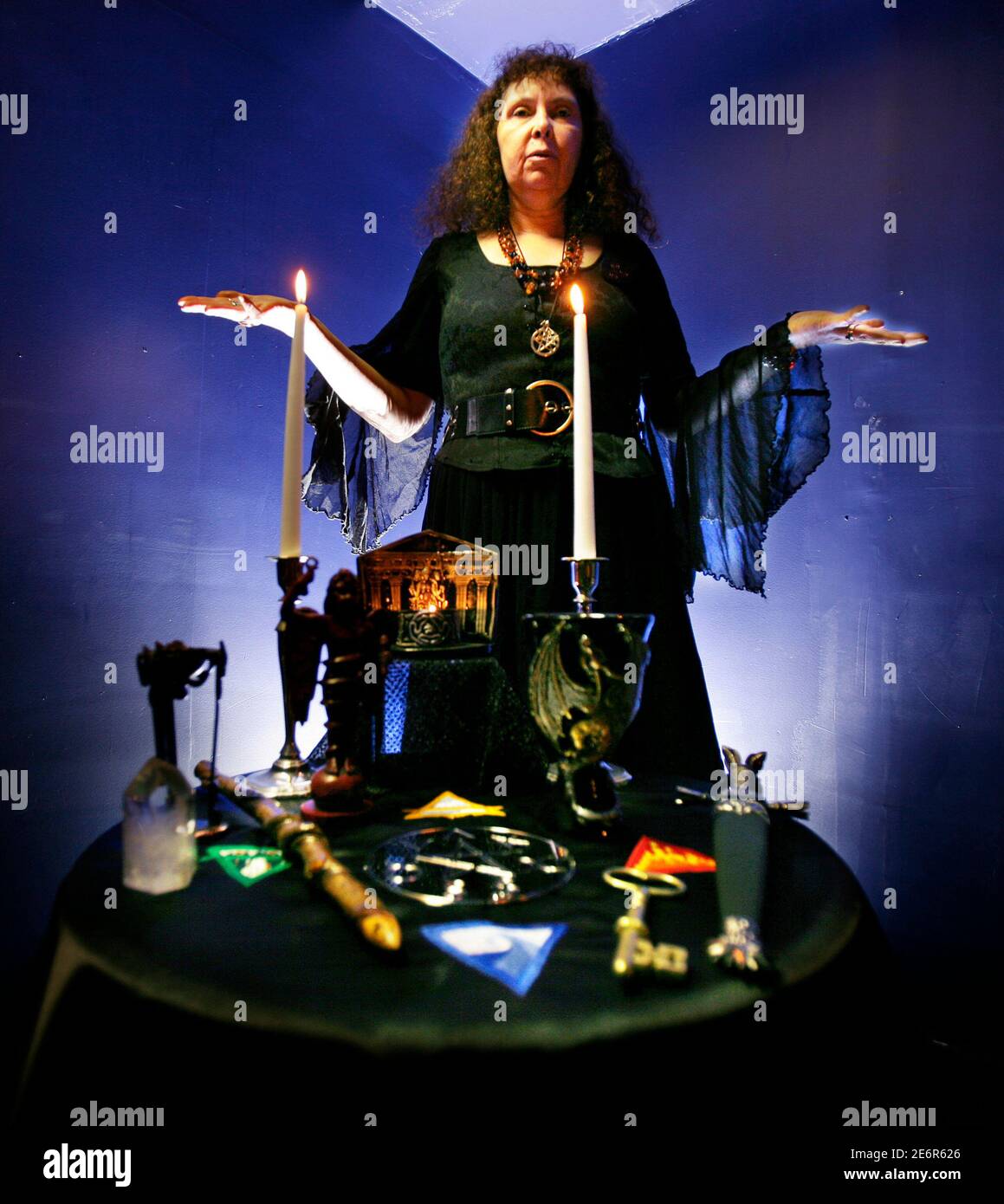 Witches altar hi-res stock photography and images - Alamy