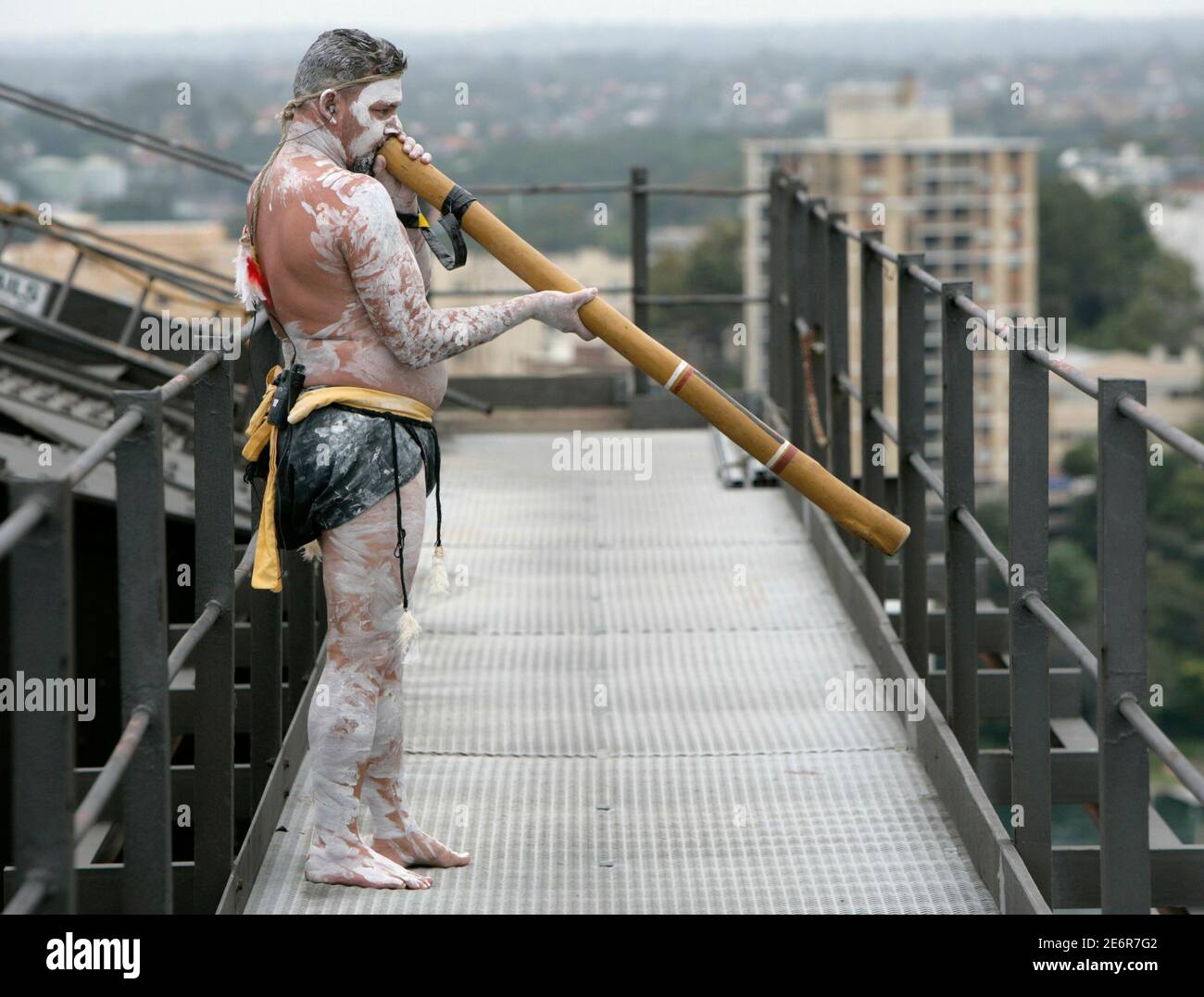 Didgeridoo player hi-res stock photography and images - Alamy
