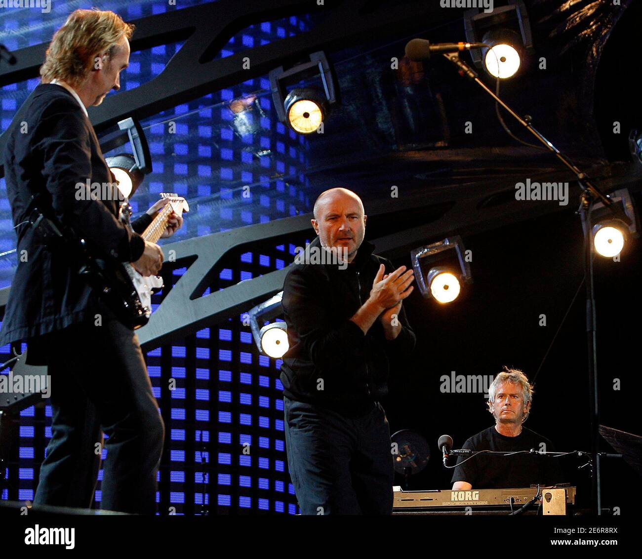 Phil collins mike rutherford hi-res stock photography and images - Alamy