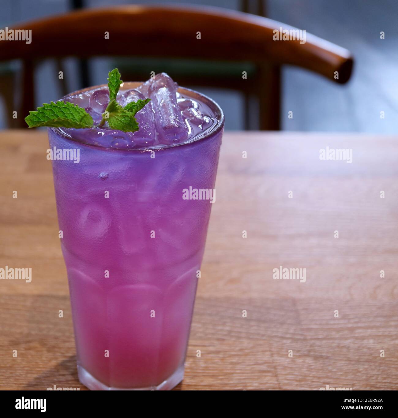 Iced Butterfly Pea Flower Tea's Color Changed from Blue to Purple after ...