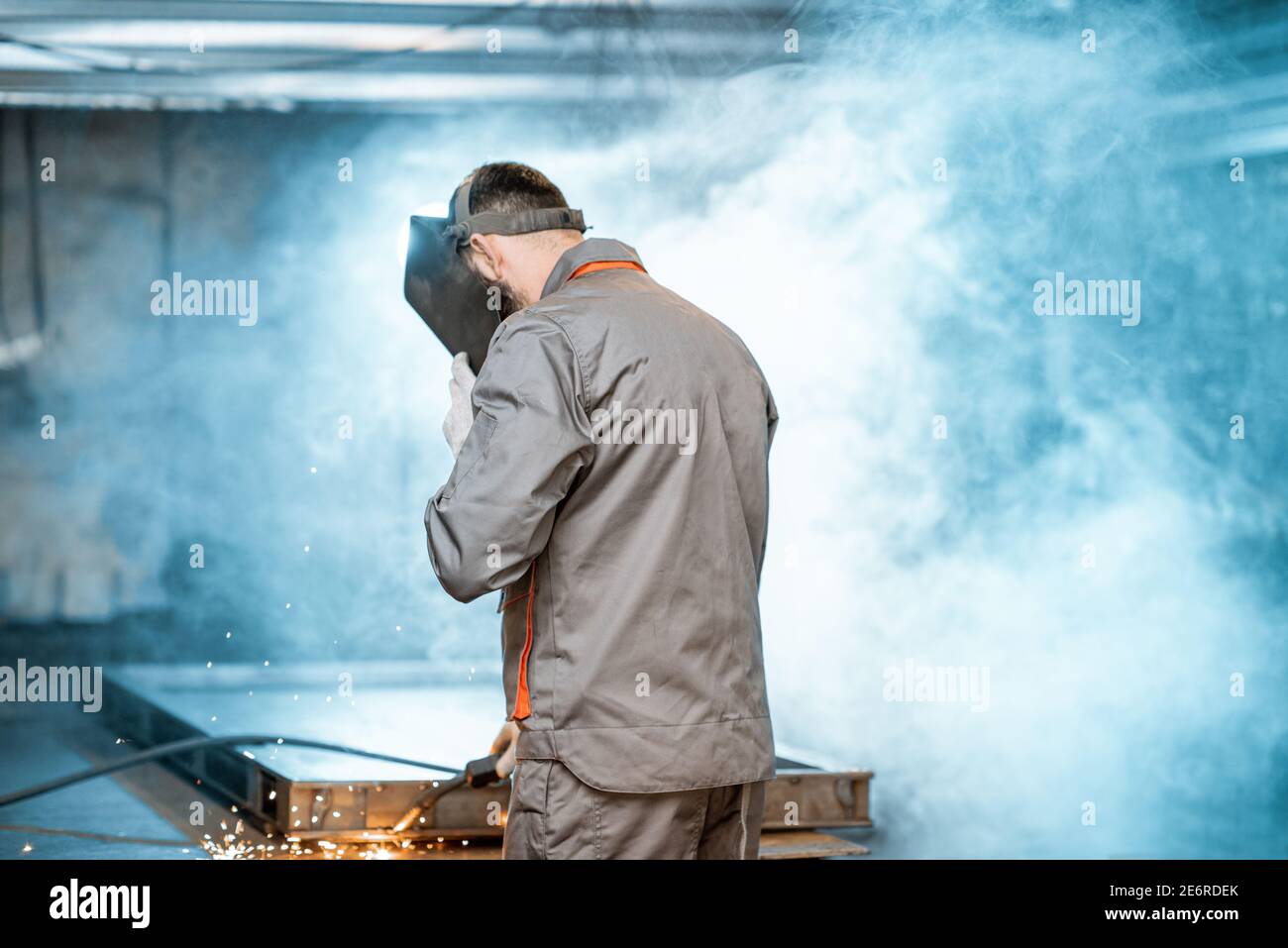 Welder working with metal at the workshop Stock Photo - Alamy