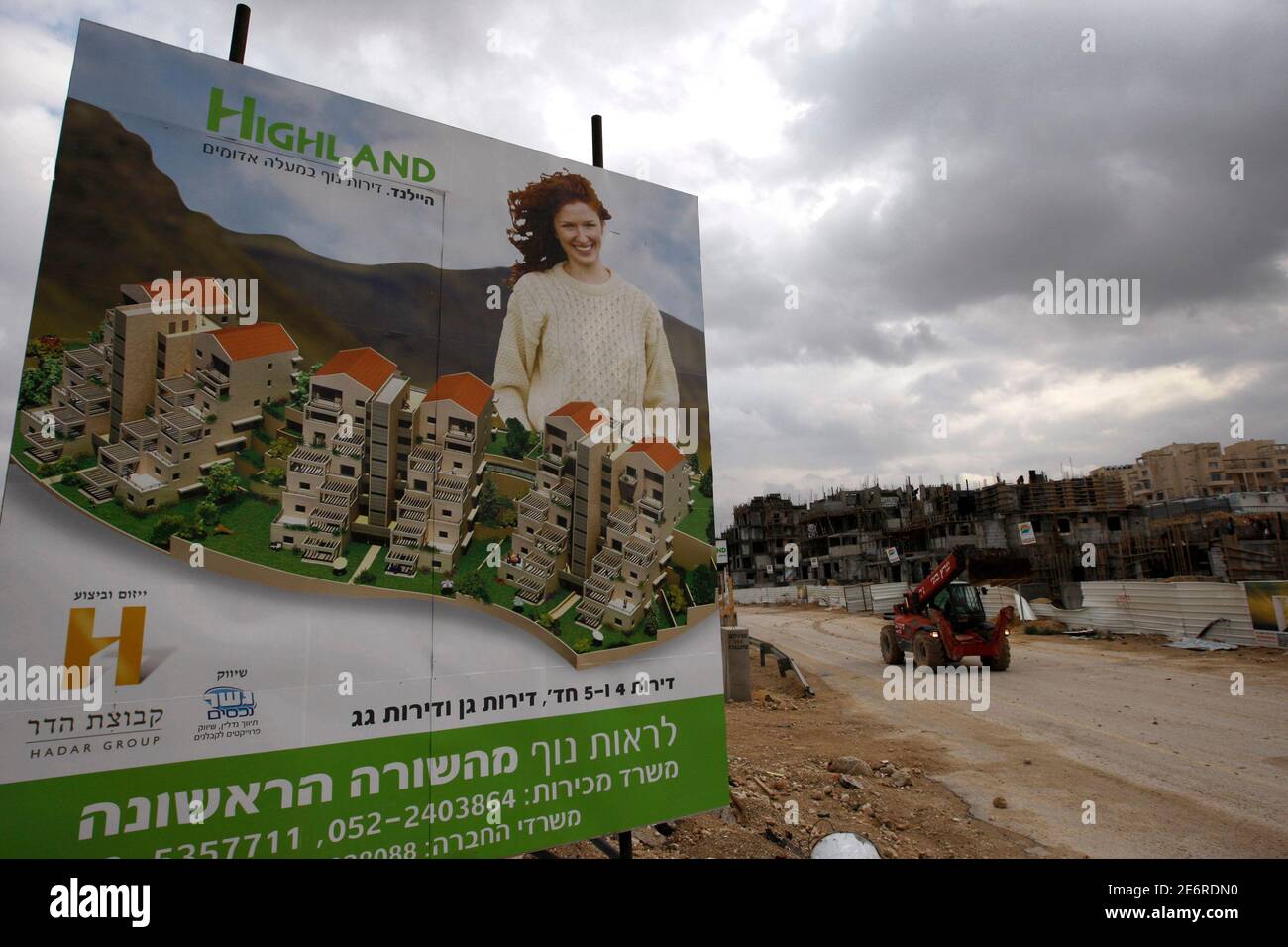 New housing development advertising sign hi-res stock photography and ...