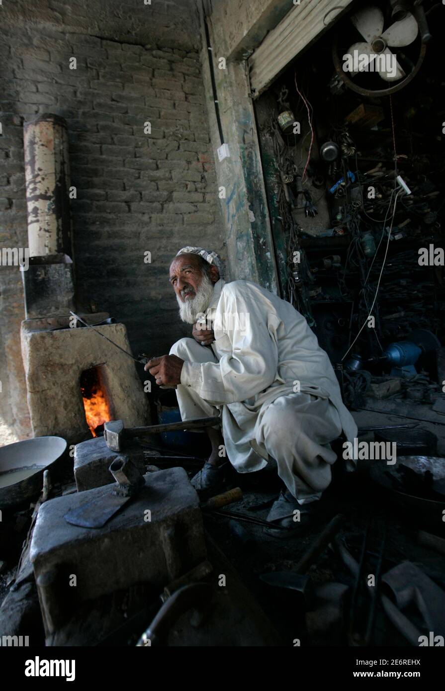 Army blacksmith hi-res stock photography and images - Alamy