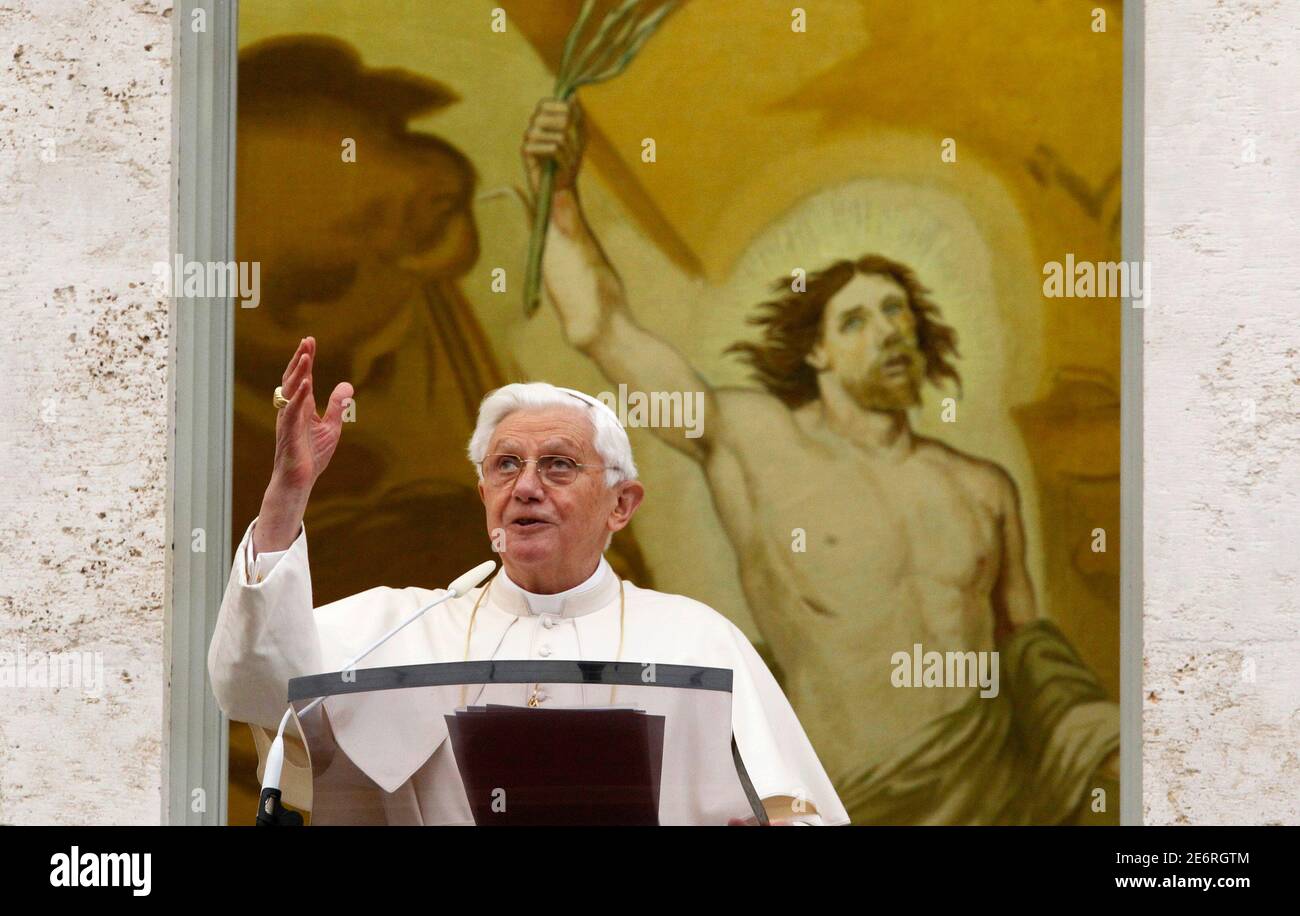 Castel gandolfo pope benedict hi-res stock photography and images - Alamy