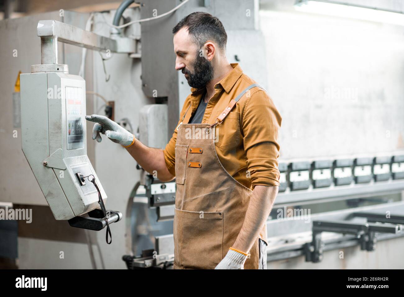 Bending metal hi-res stock photography and images - Alamy