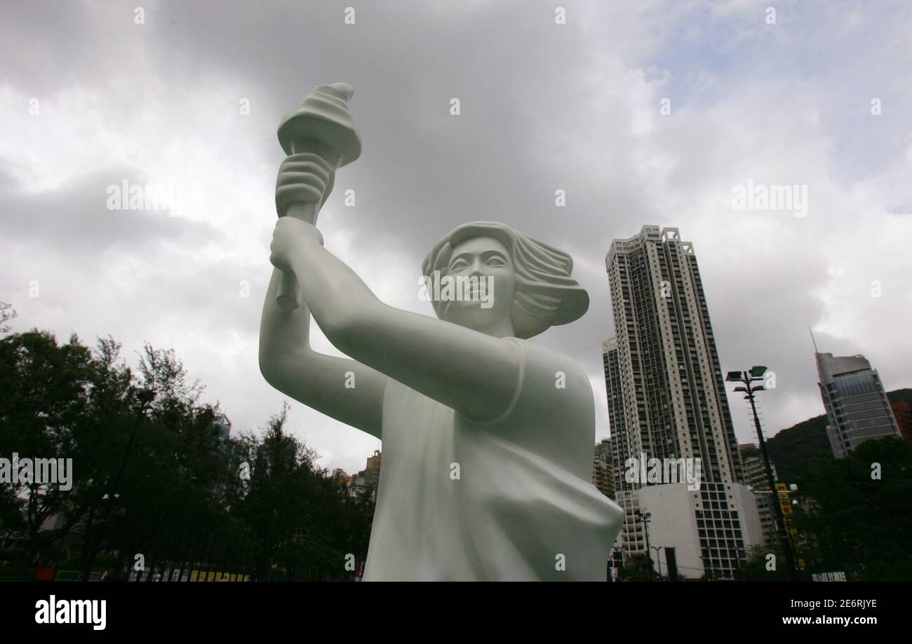 1989 goddess of democracy statue hi-res stock photography and images ...