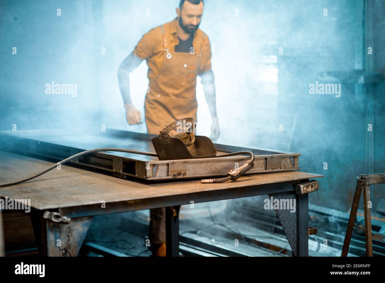 Welder hand hi-res stock photography and images - Alamy