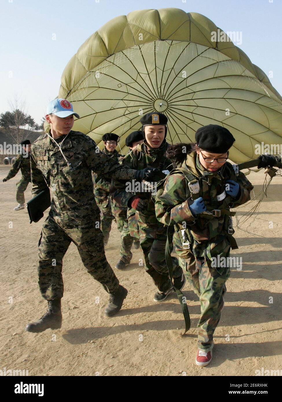 Parachute Training School High Resolution Stock Photography and Images ...
