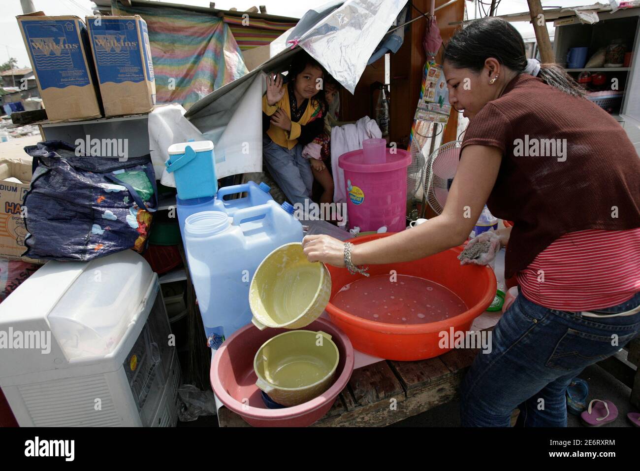 Homeless woman manila hi-res stock photography and images - Alamy