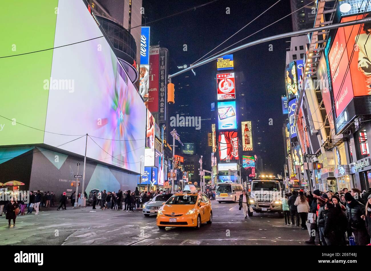 Times square toshiba screens hi-res stock photography and images - Alamy