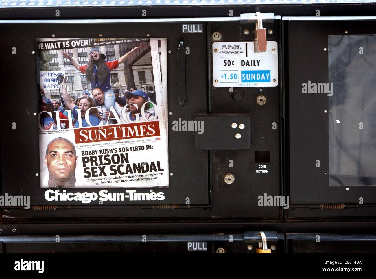 CHICAGO, USA- 2 OCTOBER 2007: Newspaper sales by the Chicago Sun Times ...