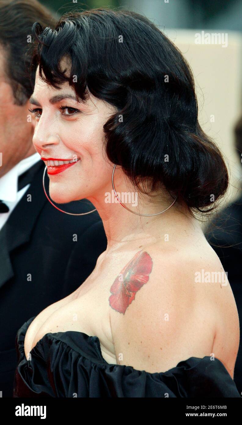 Singer lio hi-res stock photography and images - Alamy