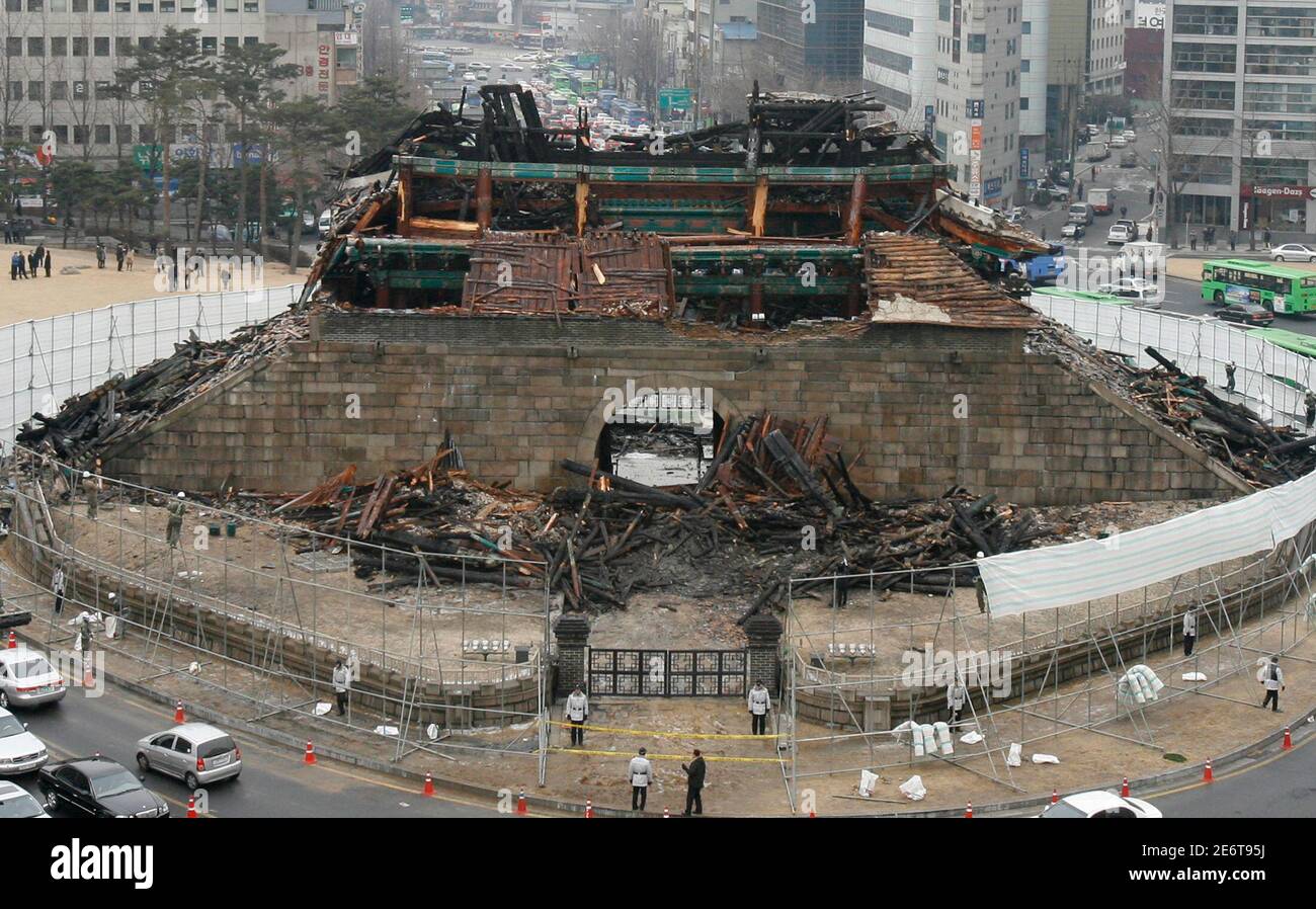 Guard school gate hi-res stock photography and images - Alamy
