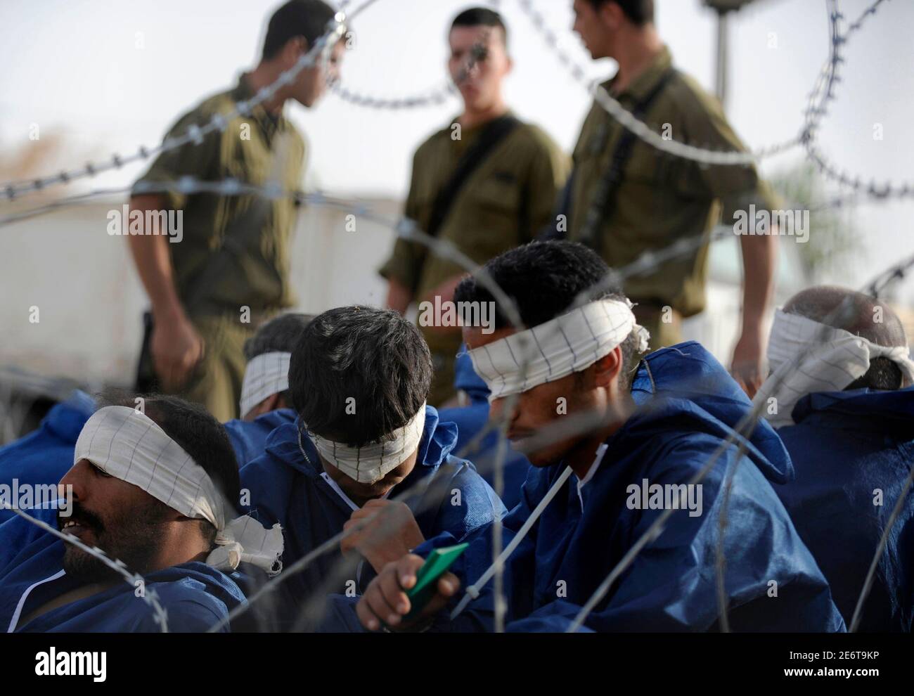 Israel soldier questioning hi-res stock photography and images - Alamy