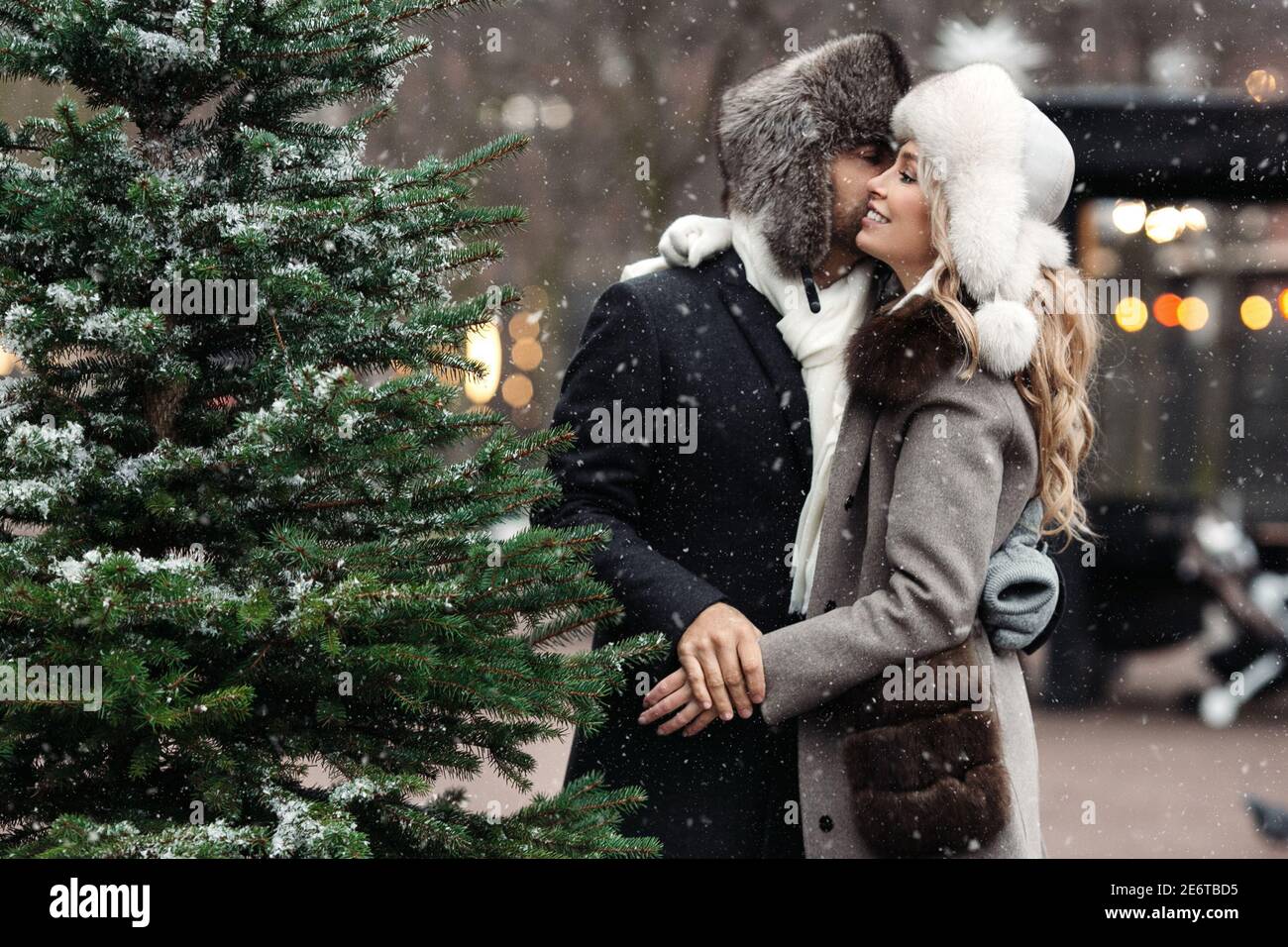 Couple kissing passionate hi-res stock photography and images - Alamy