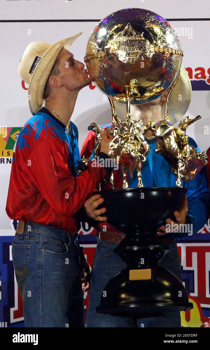 Professional Bull Riding High Resolution Stock Photography and Images ...