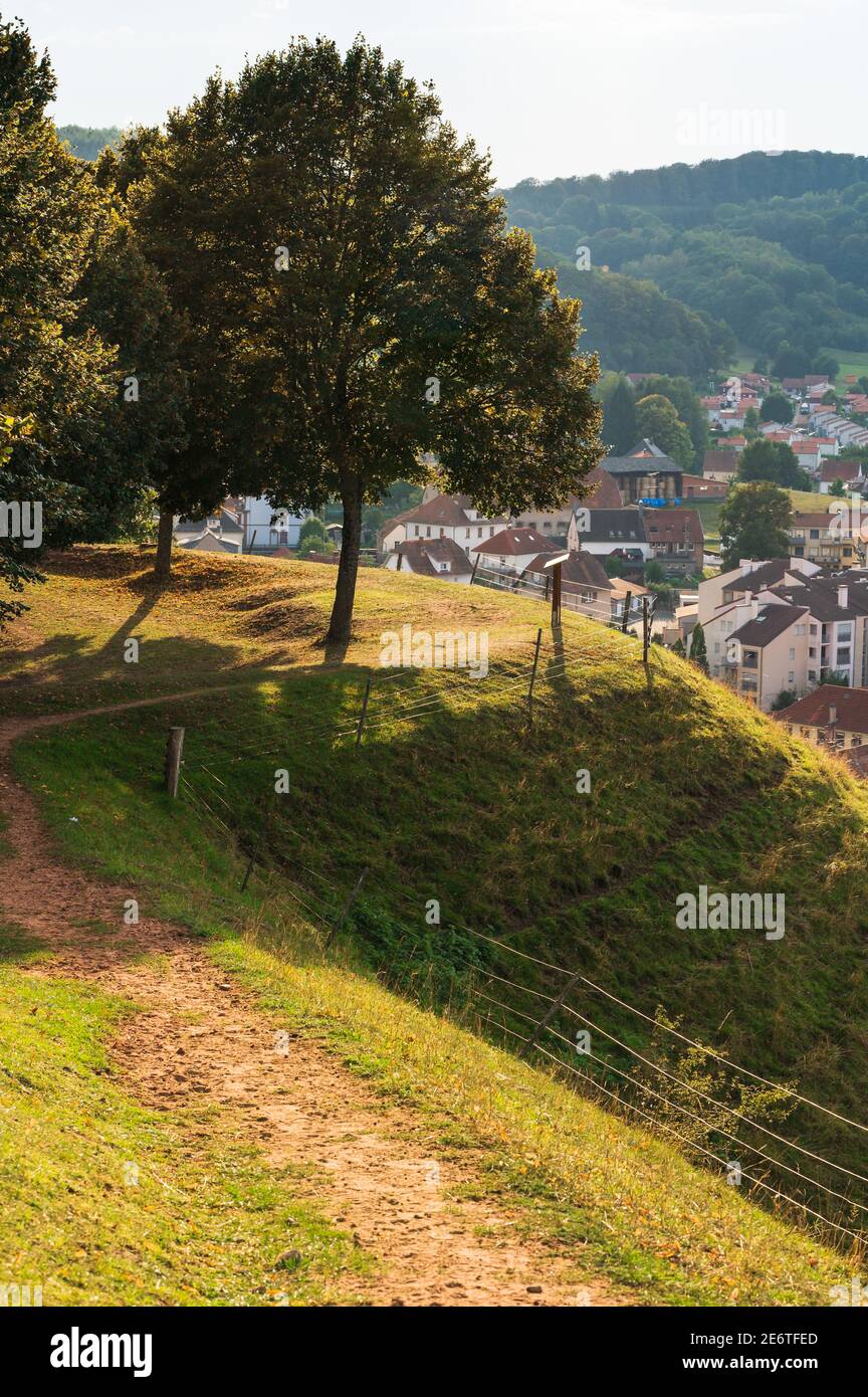 Rounded hill hi-res stock photography and images - Alamy
