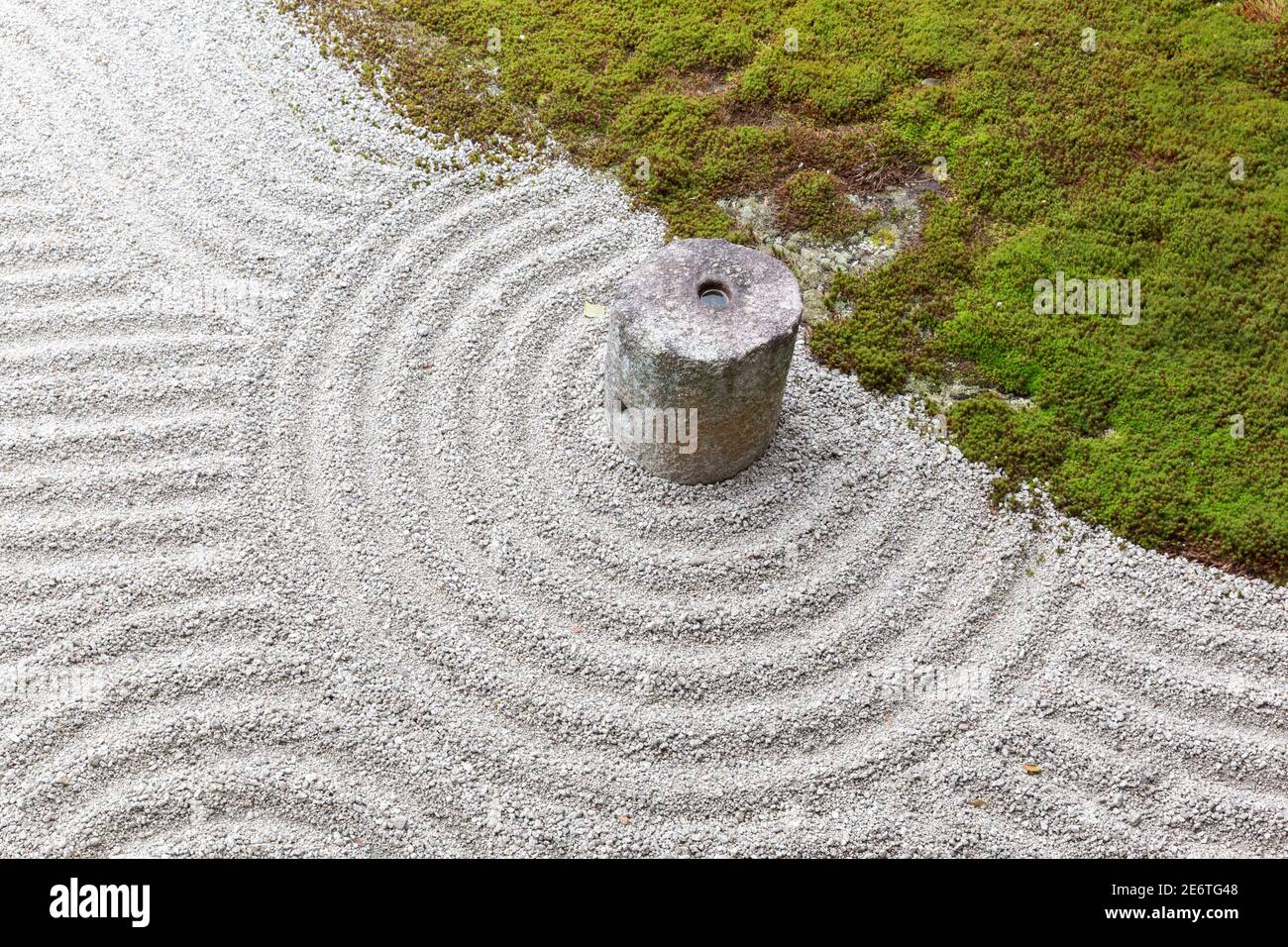 Japanese Zen Rock Garden at Tofuku-ji Temple Stock Photo - Alamy