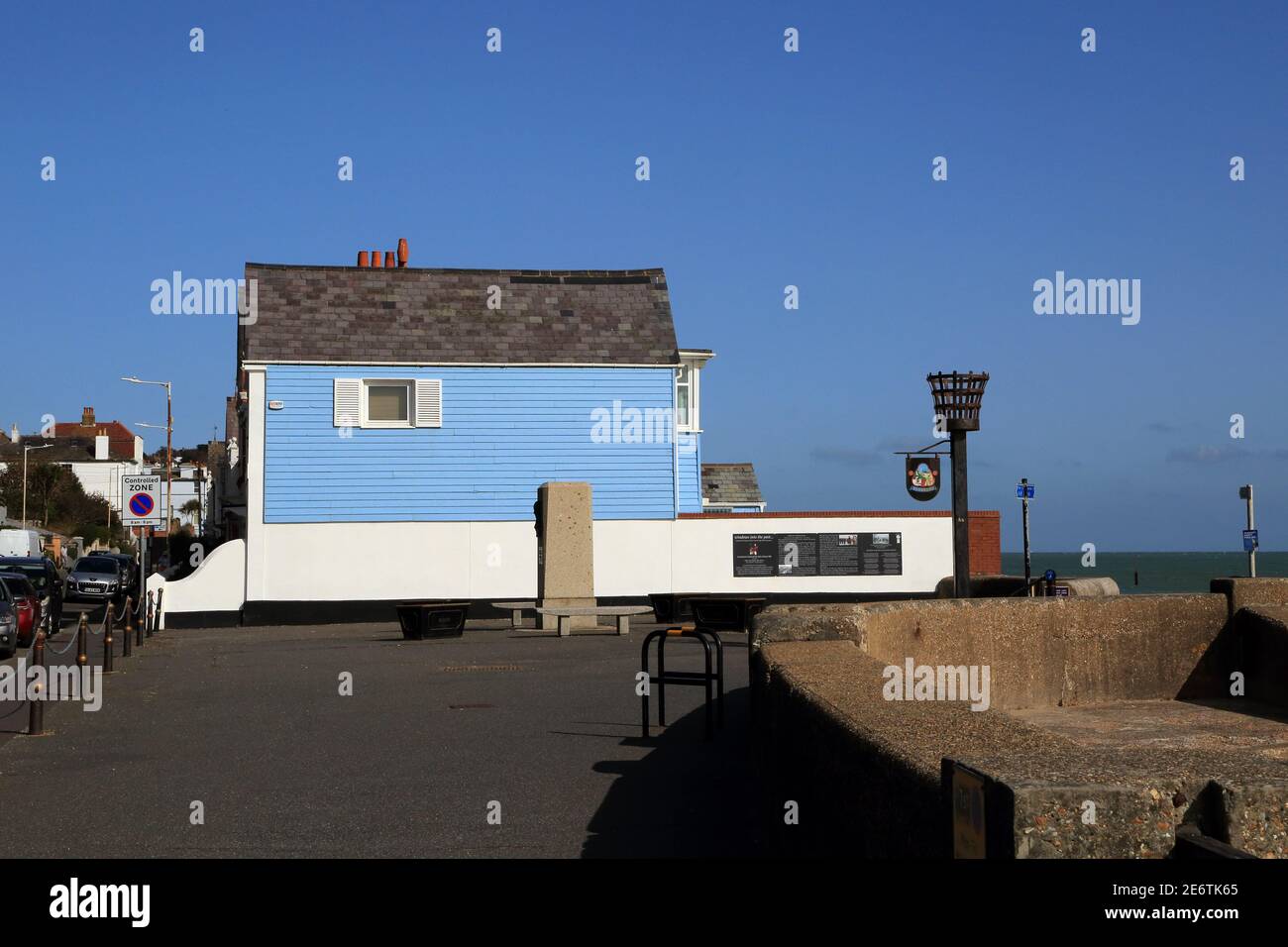 Sandgate esplanade hi-res stock photography and images - Alamy
