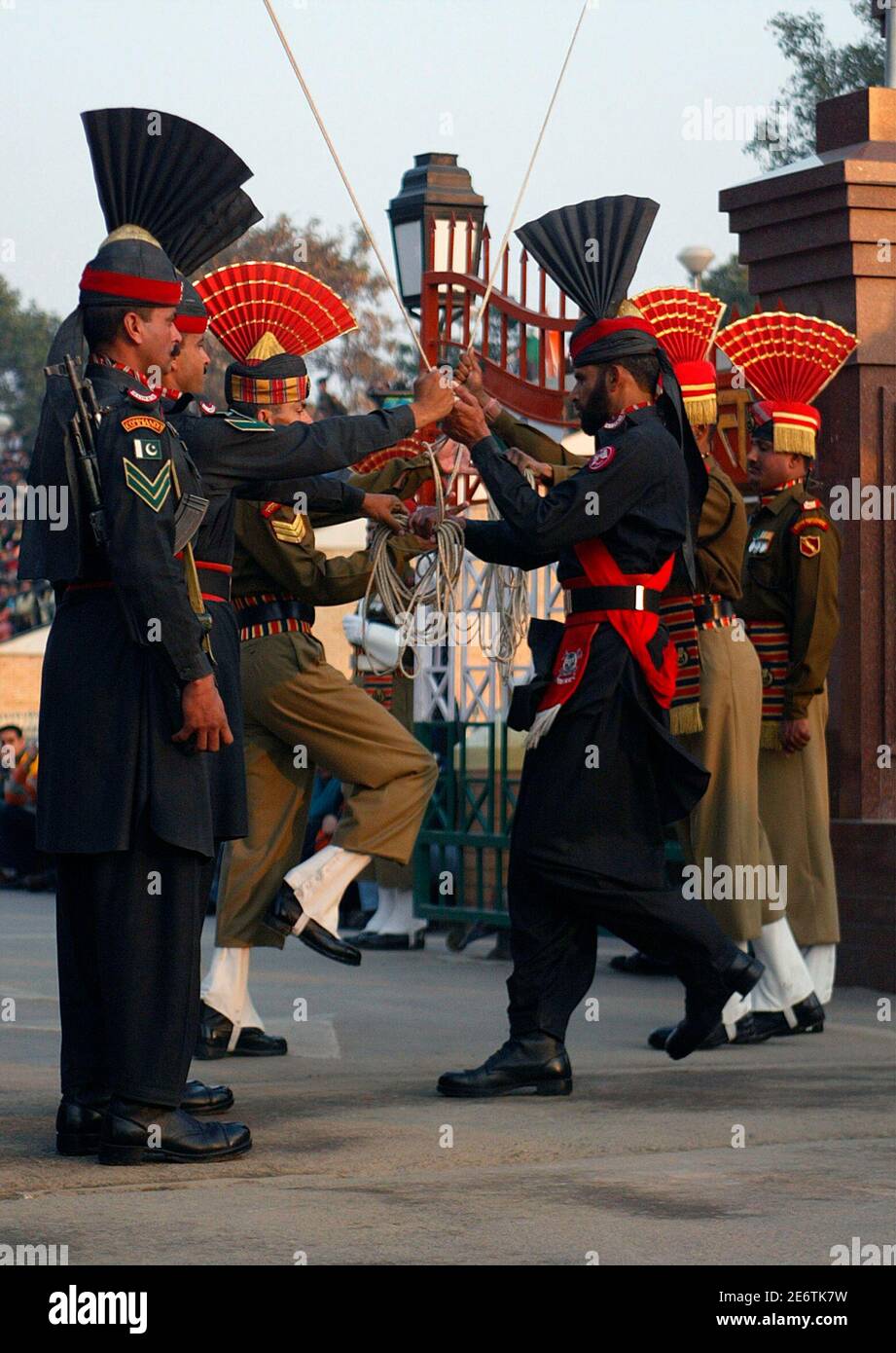 Indian border security force personnel hi-res stock photography and ...