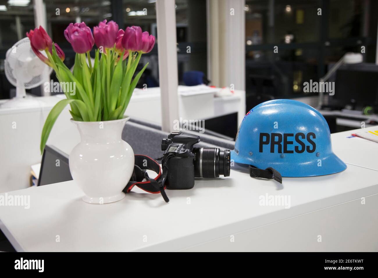 Blue helmet press journalist hi-res stock photography and images - Alamy