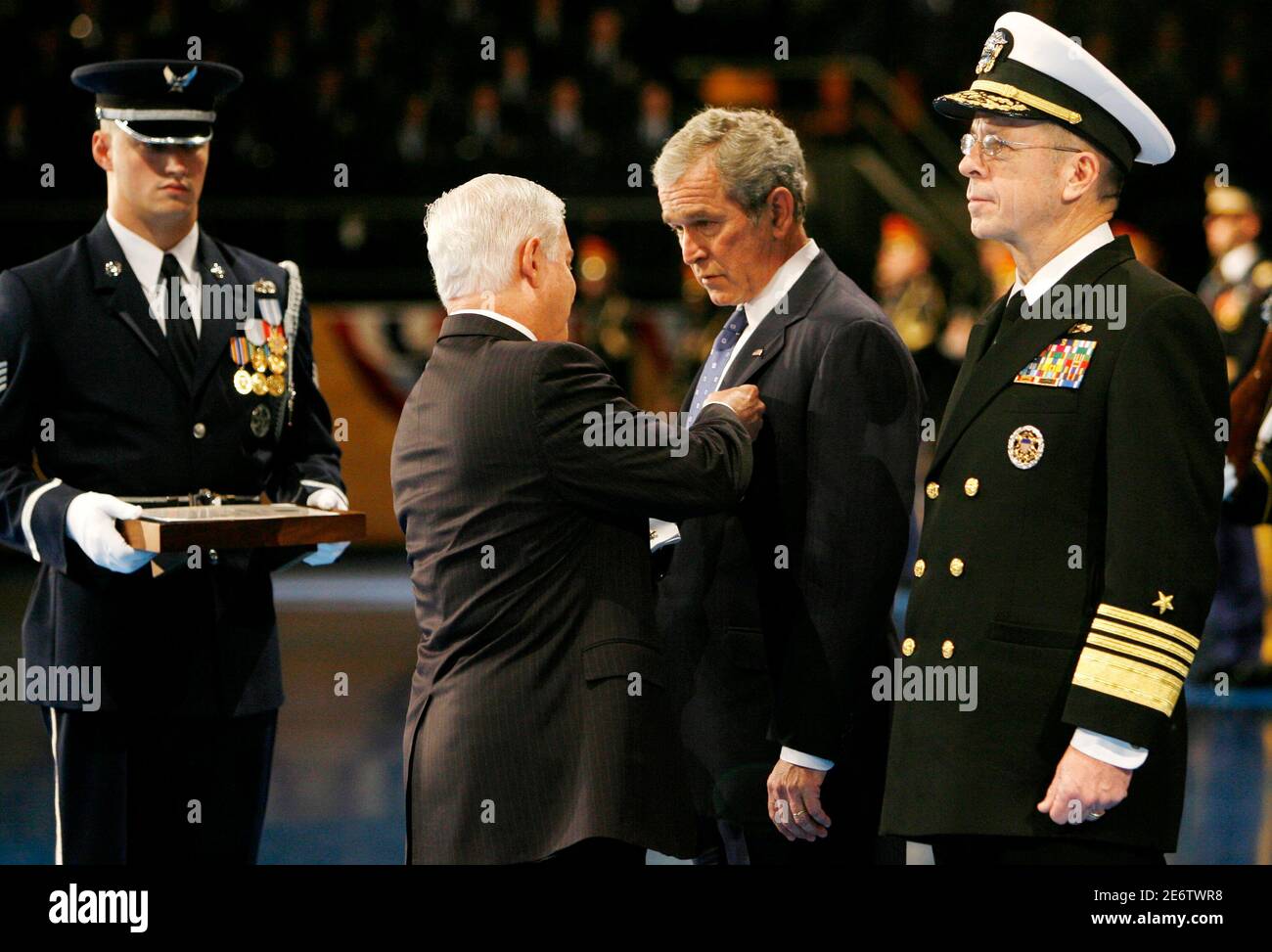 Distinguished public service medal hi-res stock photography and images ...