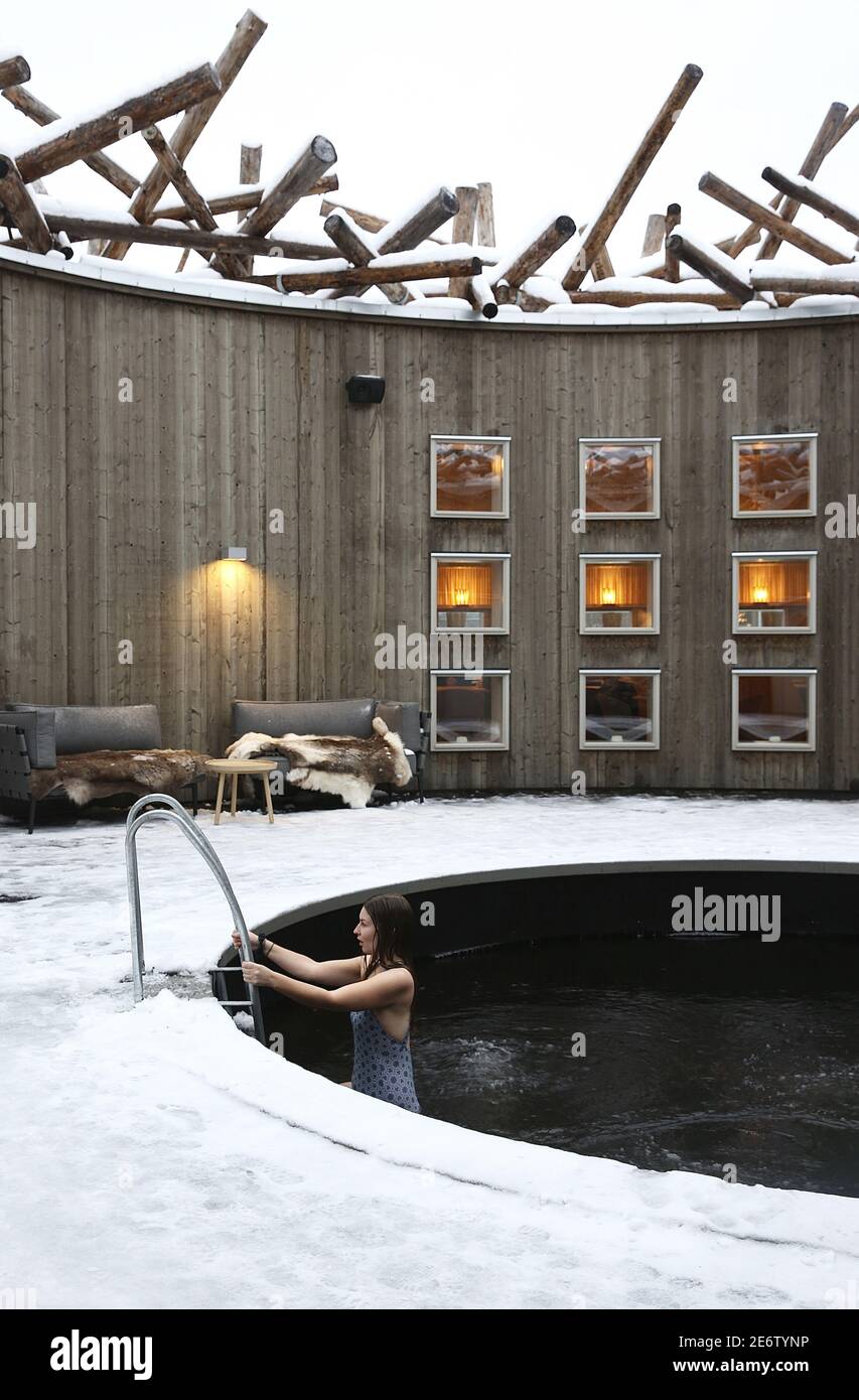 Ice bath woman hi-res stock photography and images - Alamy