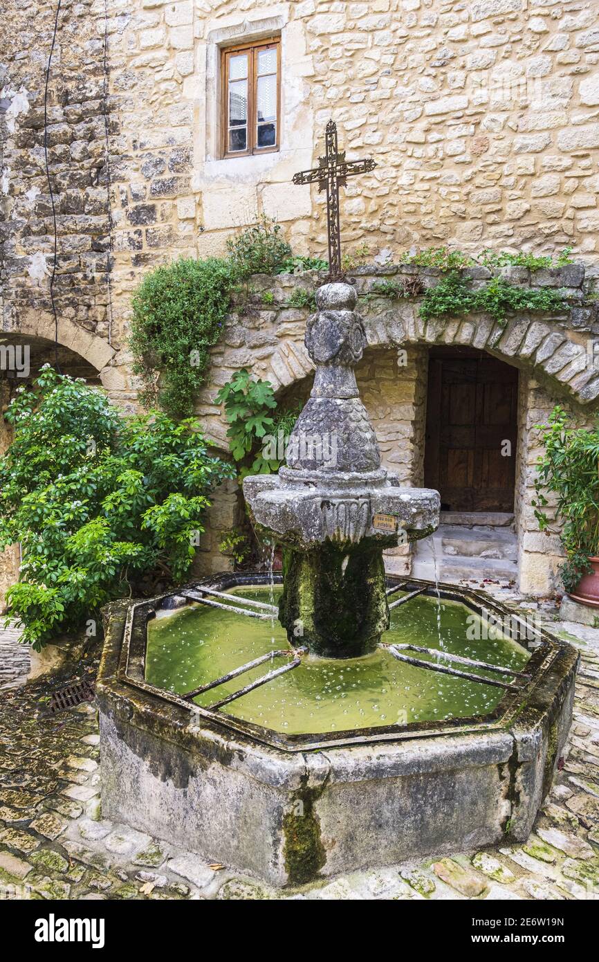 France, Vaucluse, medieval village of Crestet, octogonal fountain (1843 ...