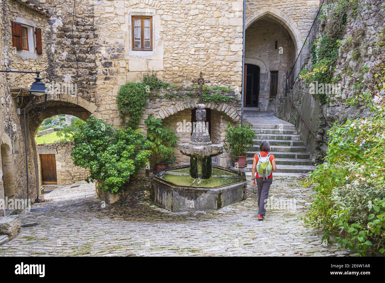 Crestet village vaucluse provence hi-res stock photography and images ...