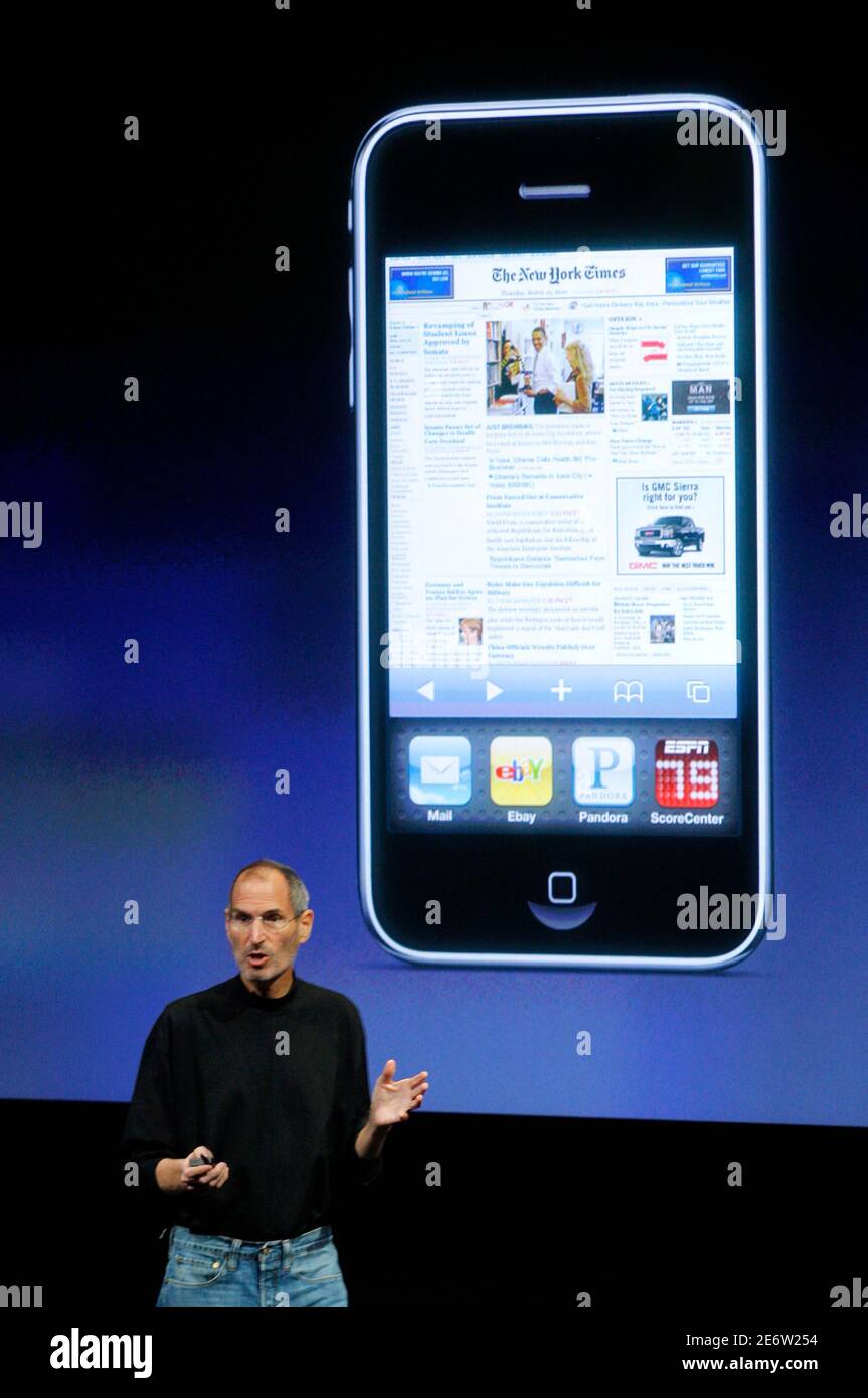 Steve jobs iphone 2010 hi-res stock photography and images - Alamy