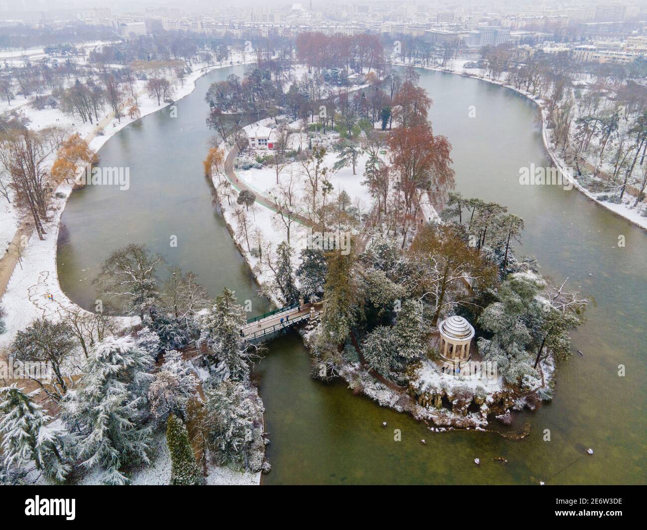 France, Paris, Bois de Vincennes, Lake Daumesnil in winter under the ...