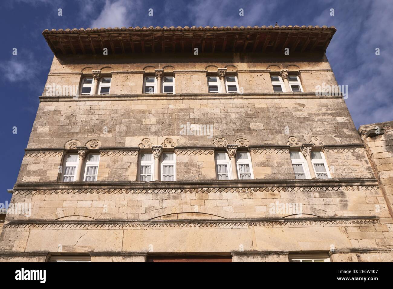 Romanesque house hi-res stock photography and images - Alamy
