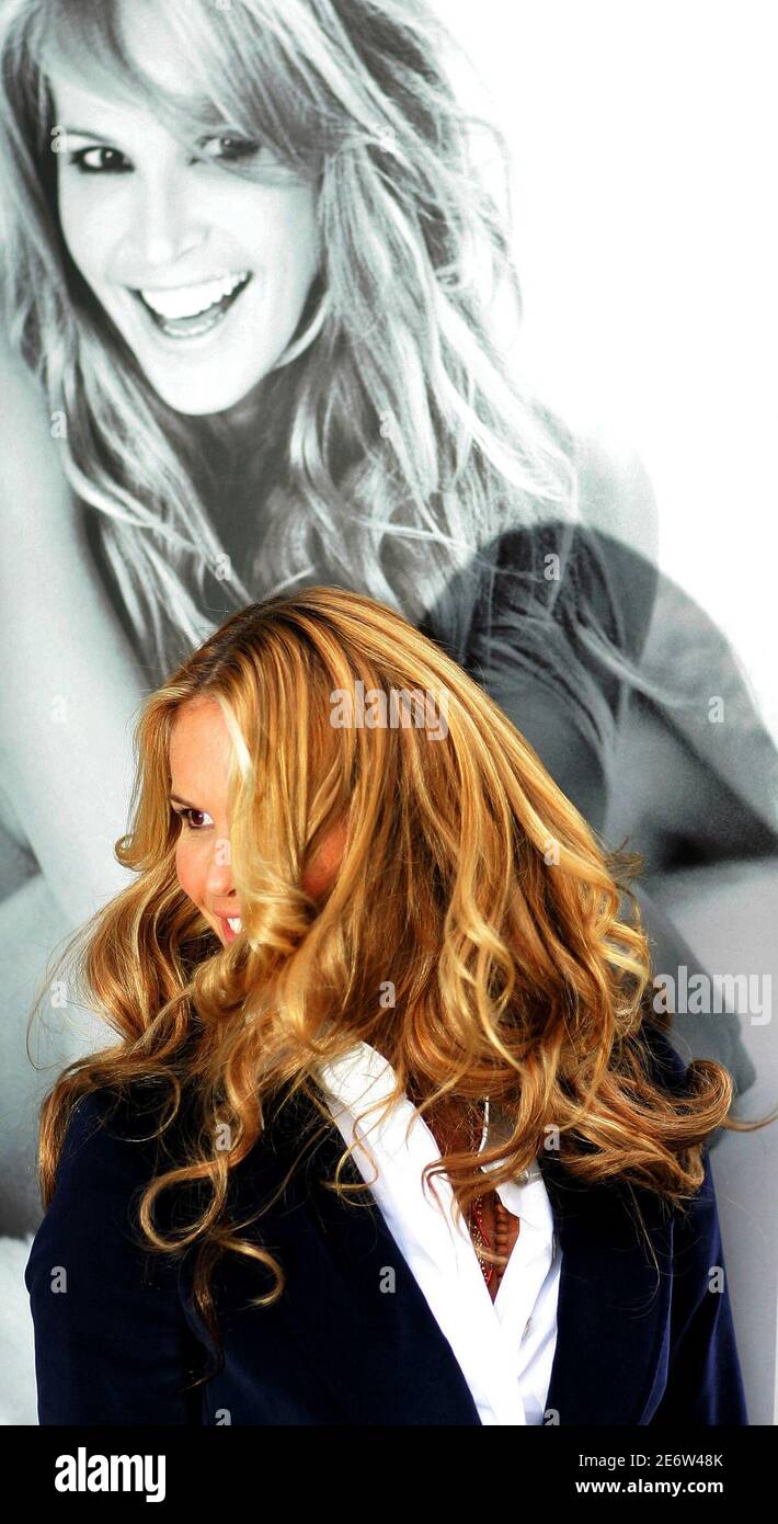 Australian supermodel elle macpherson hi-res stock photography and ...