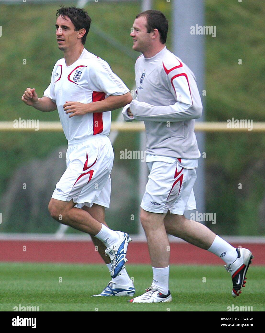 Wayne rooney gary neville hi-res stock photography and images - Alamy