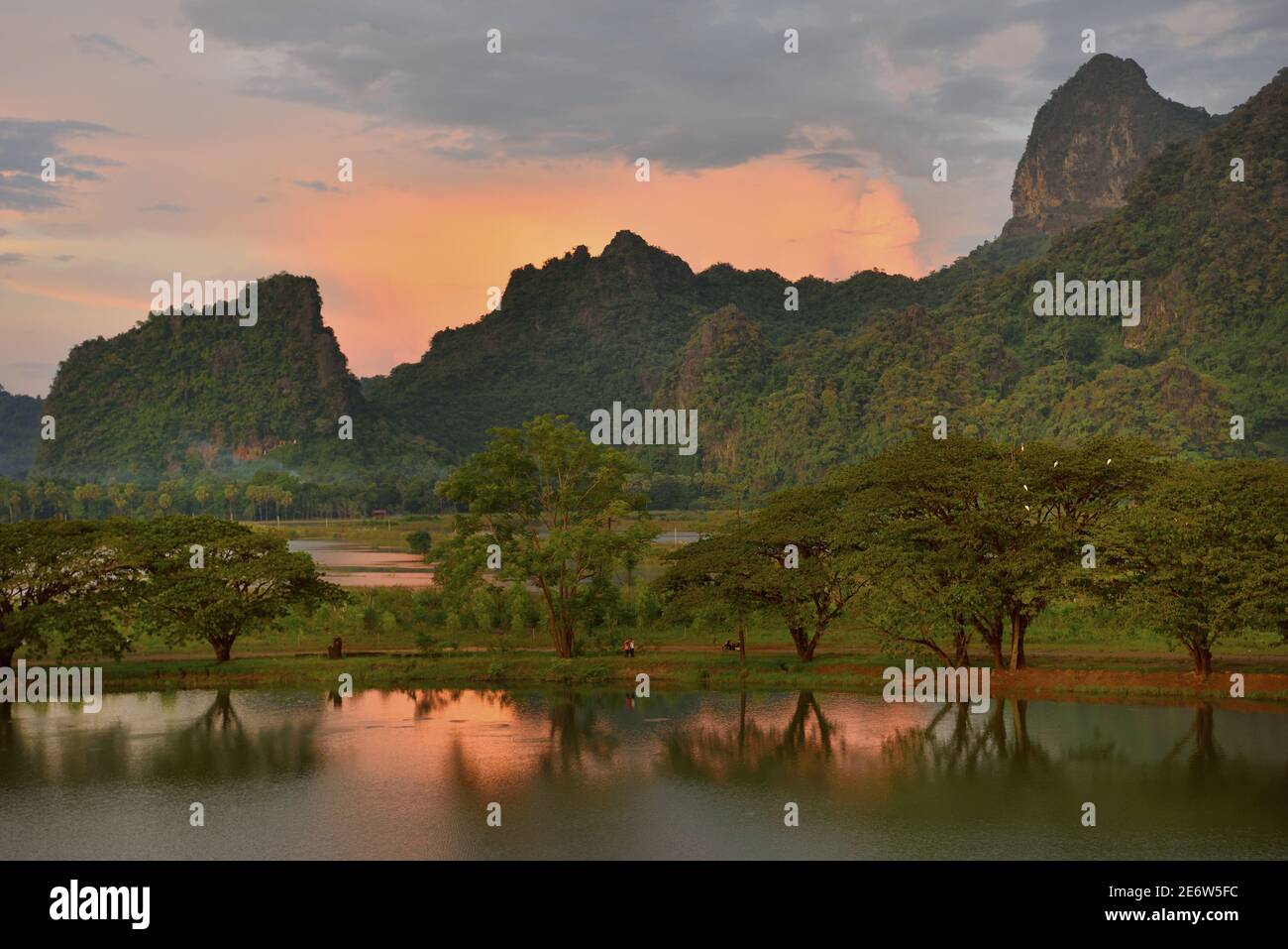 Myanmar (Burma), Kayin (Karen) State, Hpa-An, Kyauk Kalap pond Stock ...