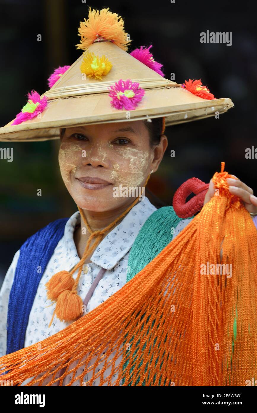 Myanmar (Burma), Bago (Pegu), The market, Net vendor Stock Photo - Alamy