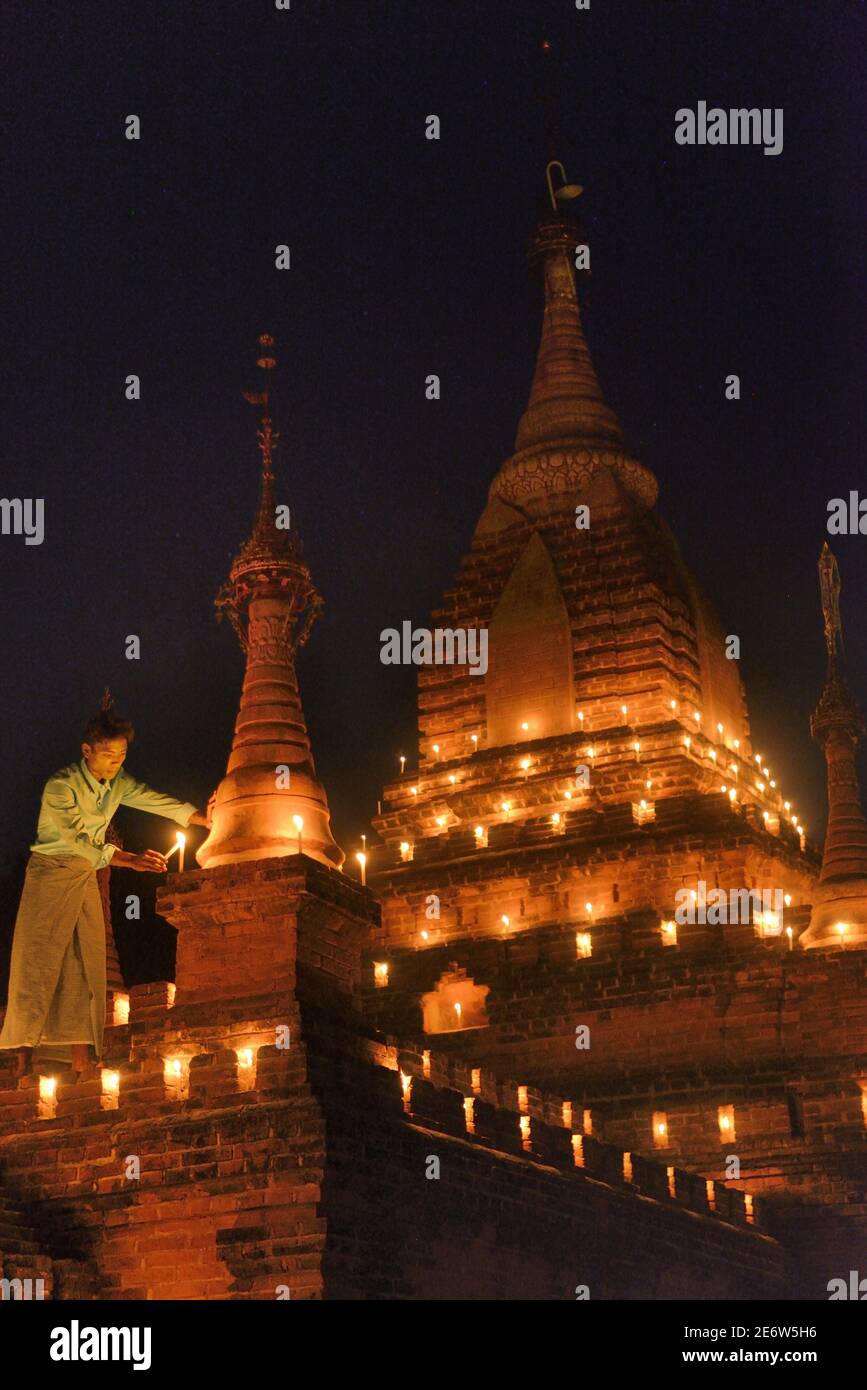 Myanmar (Burma), Bagan, Shwe Mann temple, Thadingyut festival of lights ...