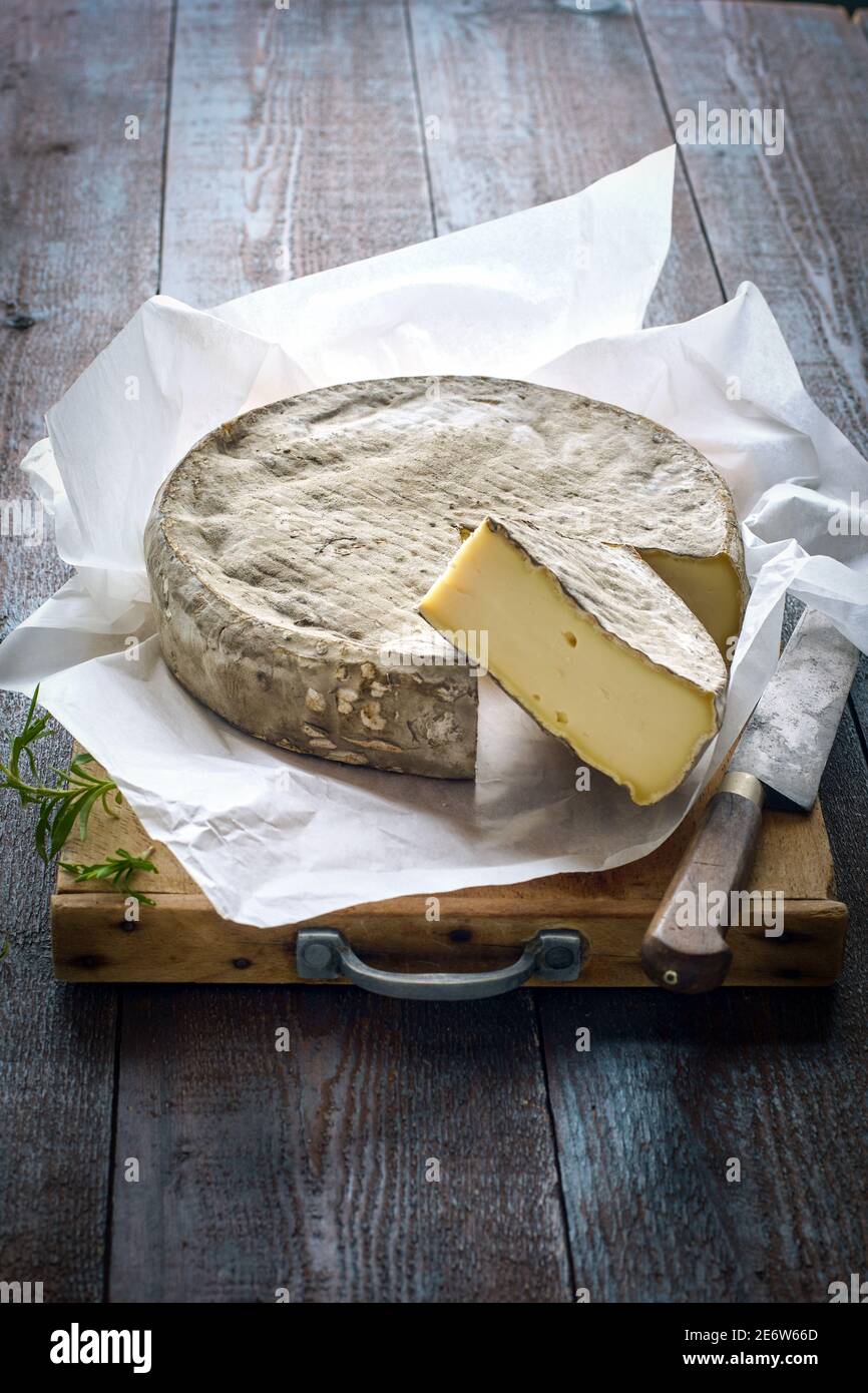 Saint Nectaire Fermier High Resolution Stock Photography and Images - Alamy